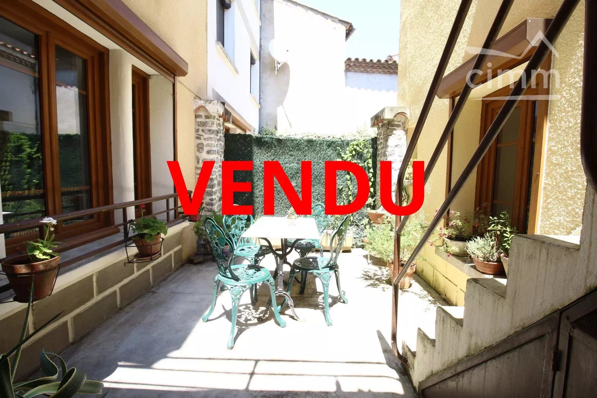SOUS OFFRE ACHAT une maison de village 5 chambres avec une cour | Cimm ...